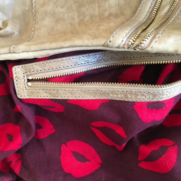 Mark Jacobs | Bags | Marc Jacobs Tan Pebbled Leather Zipper Detailing ...